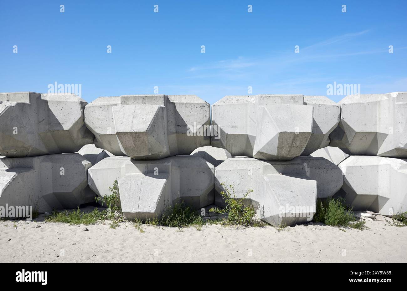 Wave dissipating concrete blocks hi-res stock photography and images ...