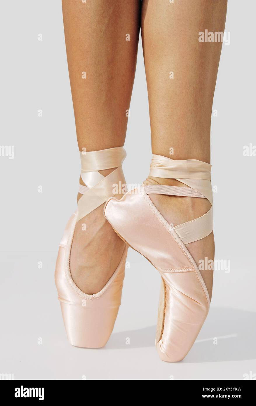 Top position in ballet Stock Photo - Alamy