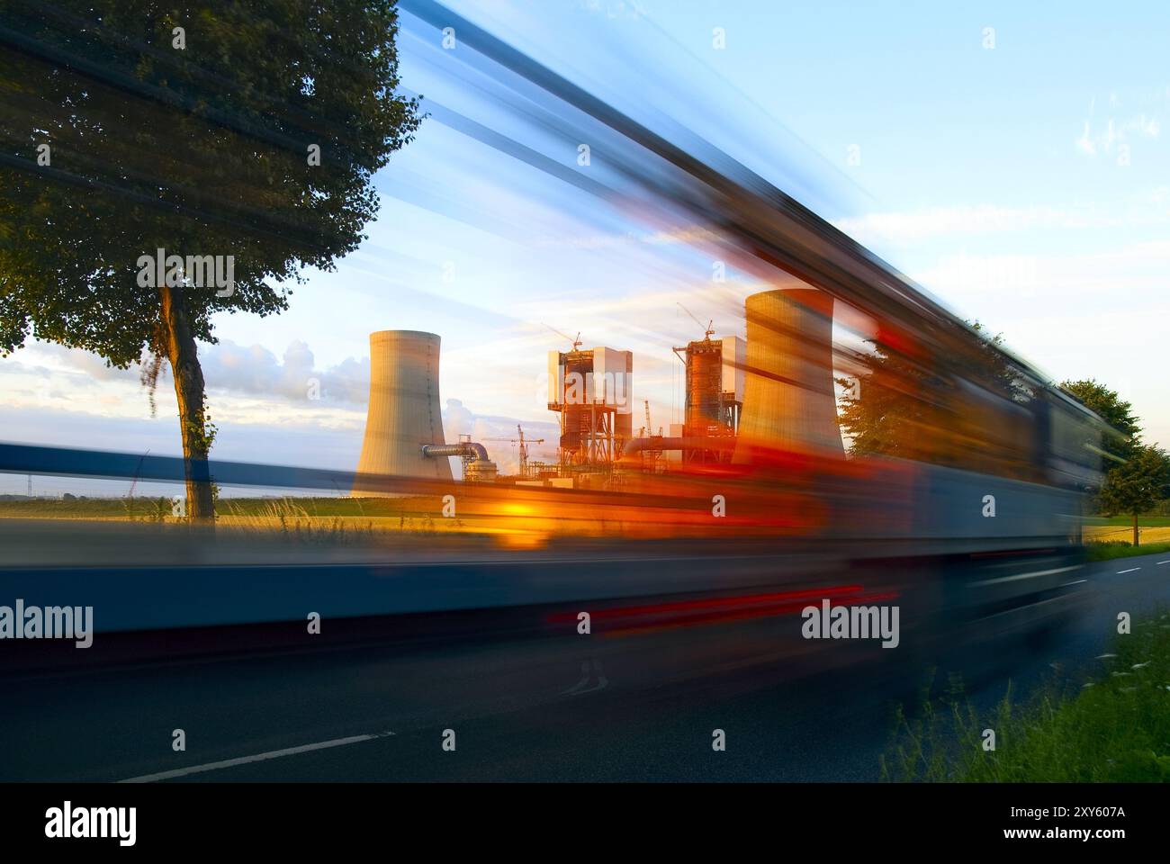 Car passing gas station hi-res stock photography and images - Alamy