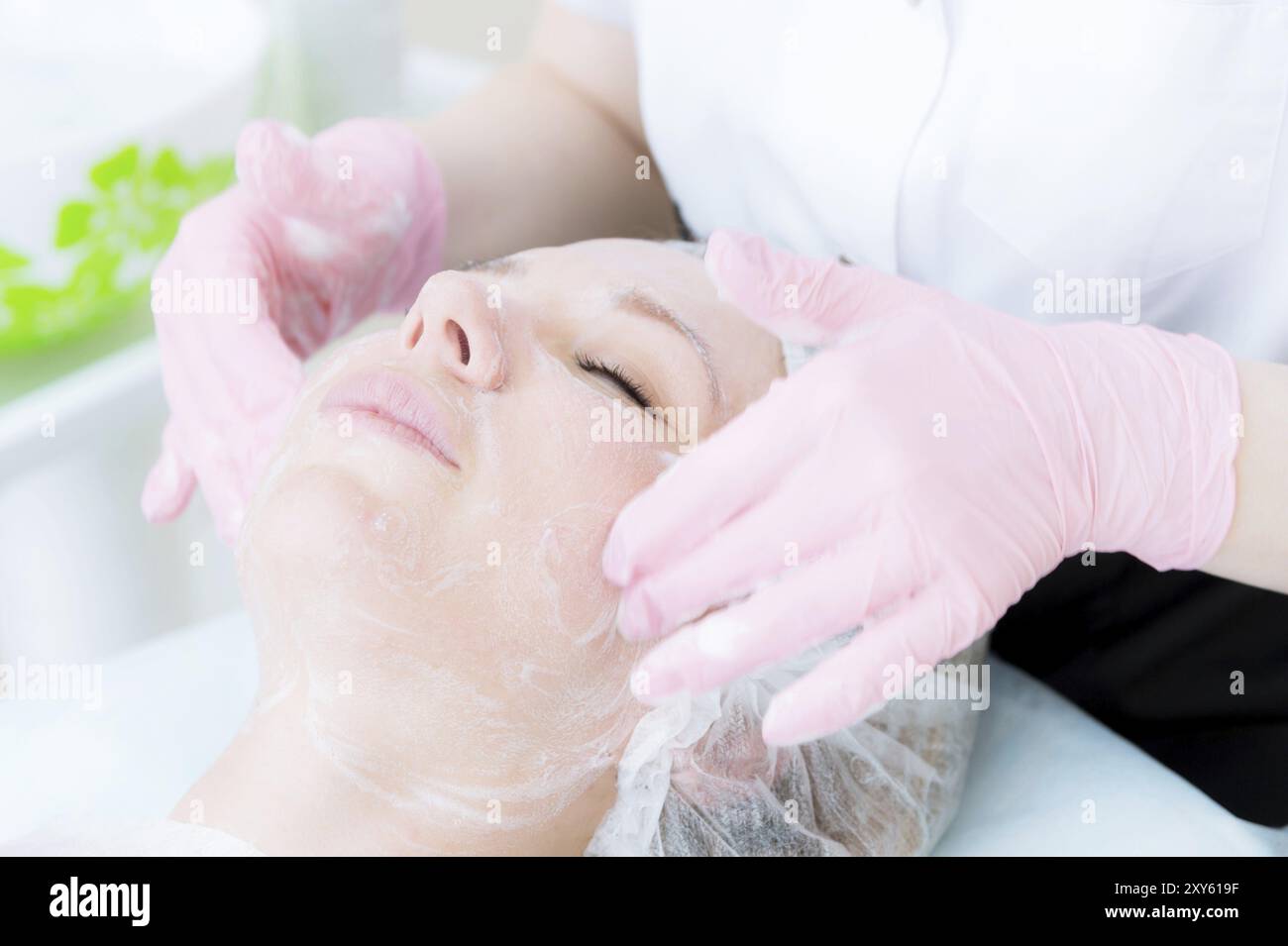 Child beauty parlour hi-res stock photography and images - Alamy