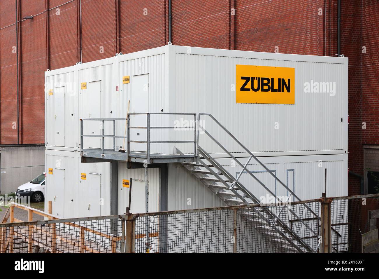 Modular container construction hi-res stock photography and images - Alamy