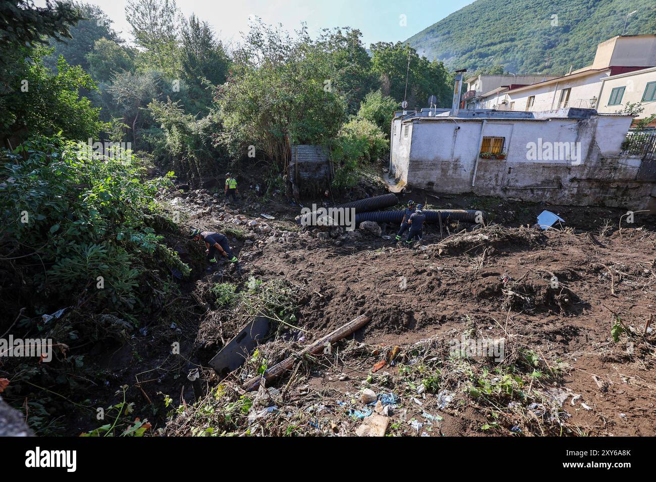 San Felice a Cancello, Italy, 28 August 2024. Firefighters on a huge ...