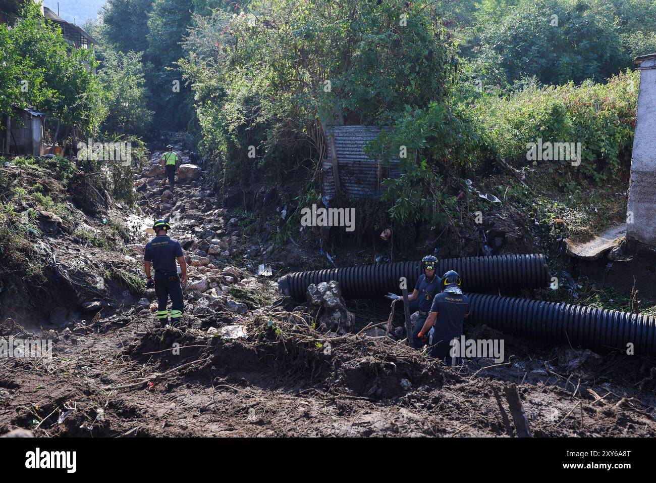 San Felice a Cancello, Italy, 28 August 2024. Firefighters on a huge ...