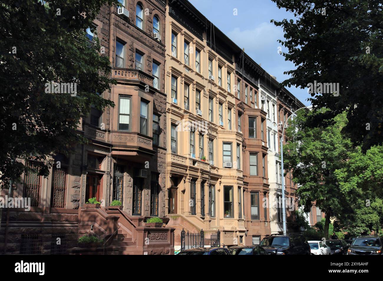Vintage nyc architecture brownstone hi-res stock photography and images ...