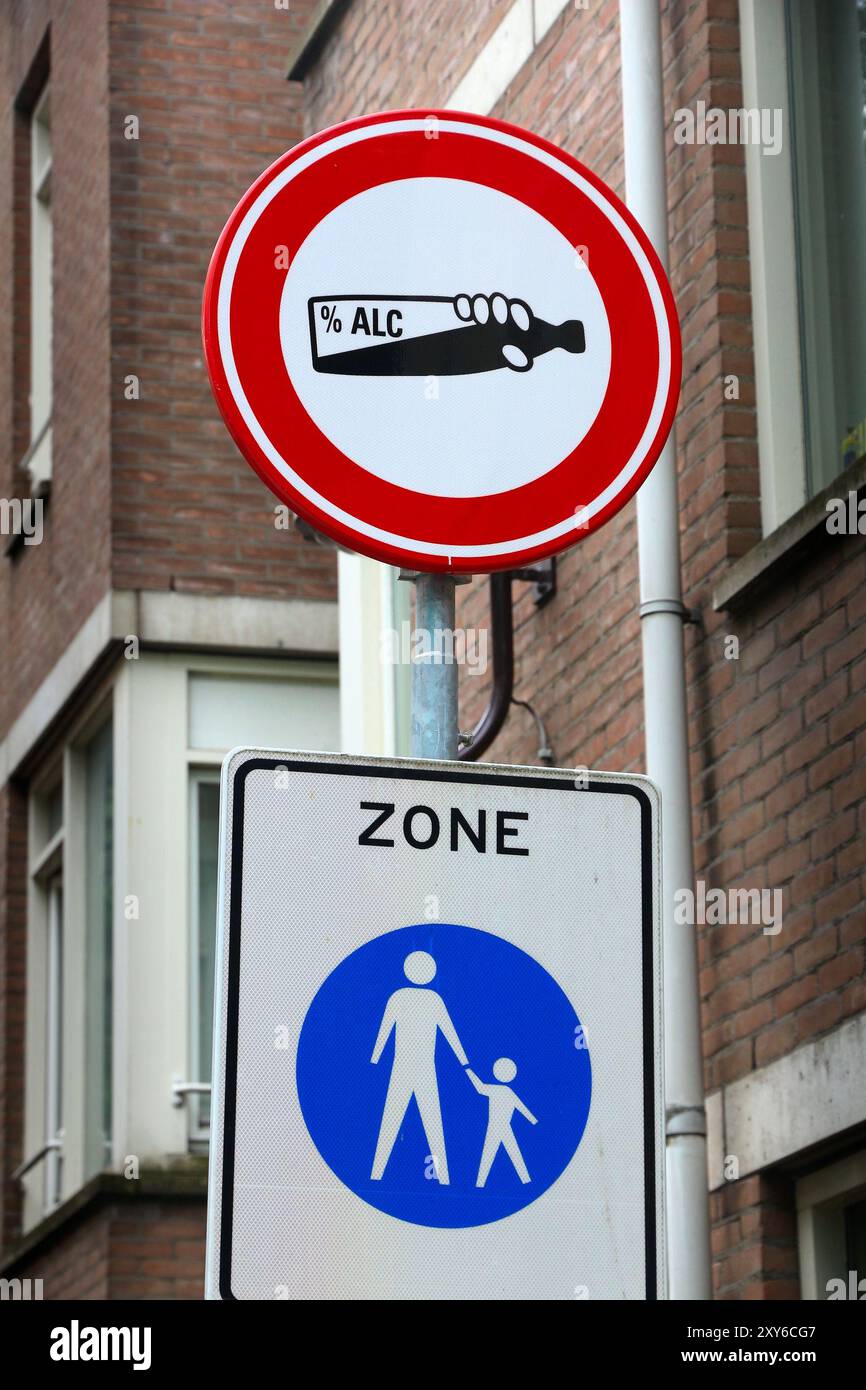 Amsterdam sign. Alcohol drinking prohibited in public places of De ...