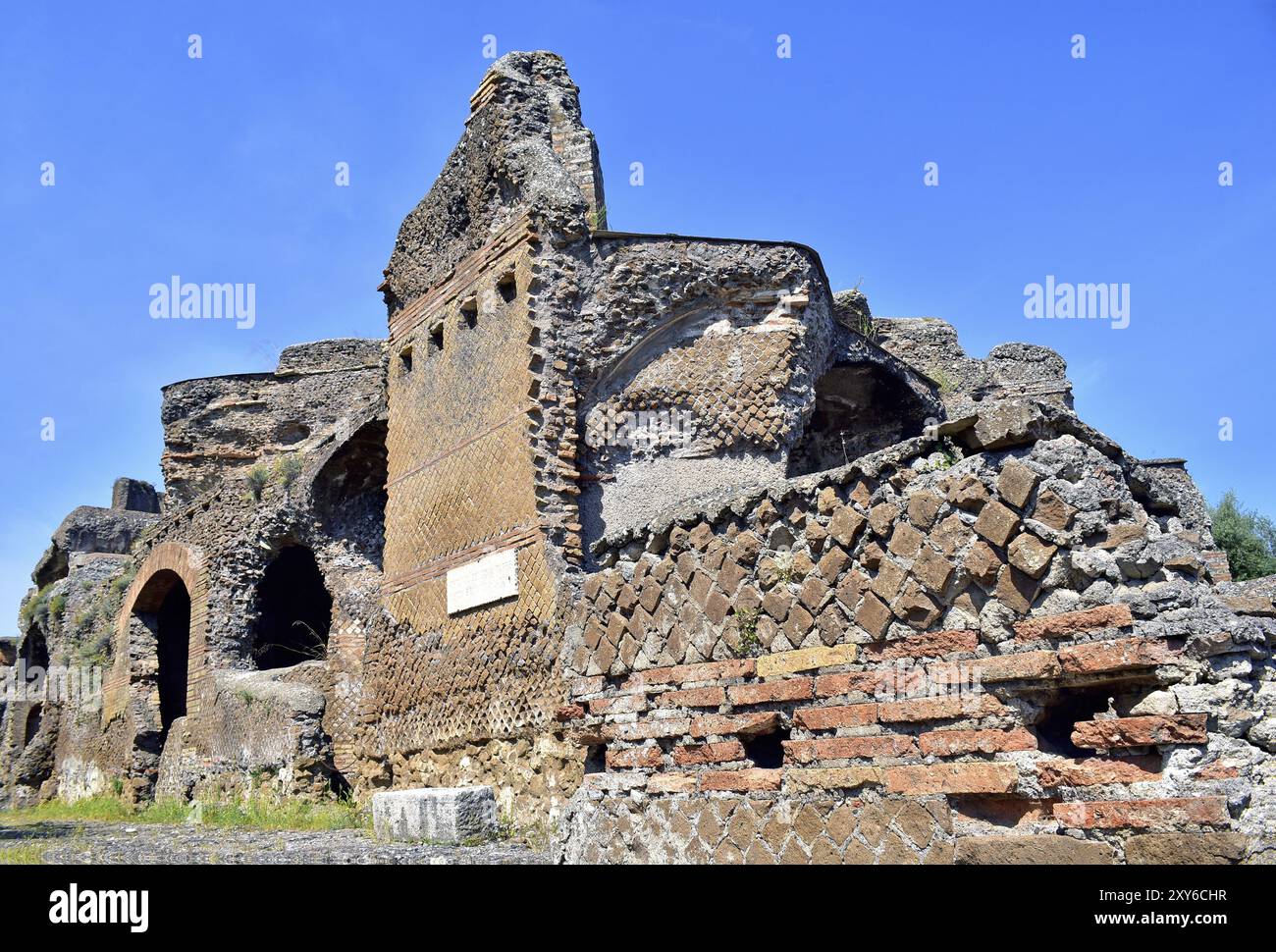 Wall construction techniques hi-res stock photography and images - Alamy