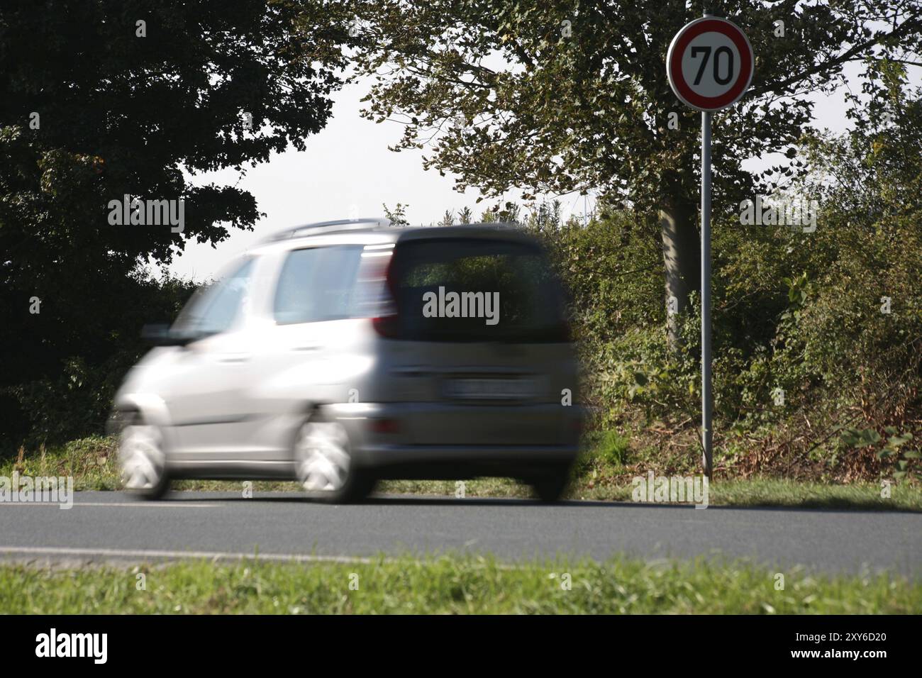 70 kilometer road sign traffic hi-res stock photography and images - Alamy