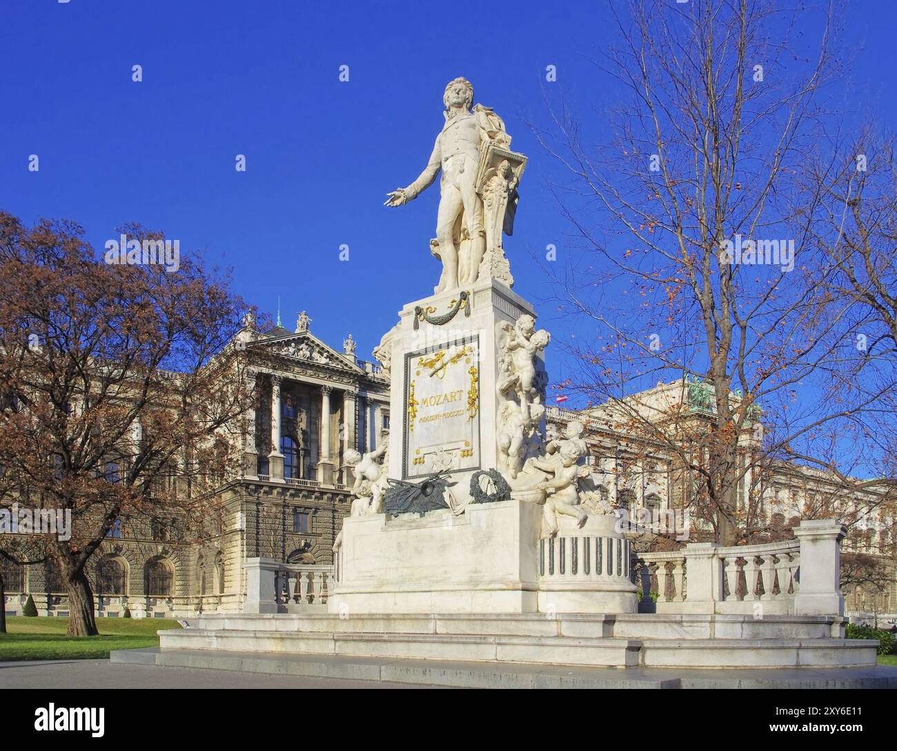 Vienna Mozart monument, Vienna Mozart monument 01 Stock Photo - Alamy