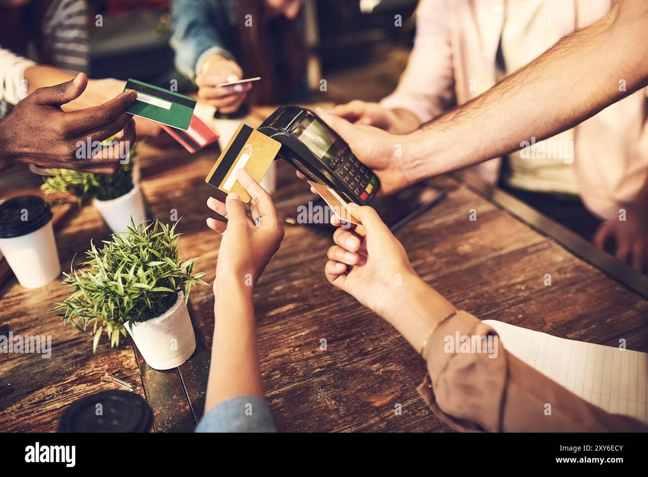 Woman group people paying bill hi-res stock photography and images - Alamy
