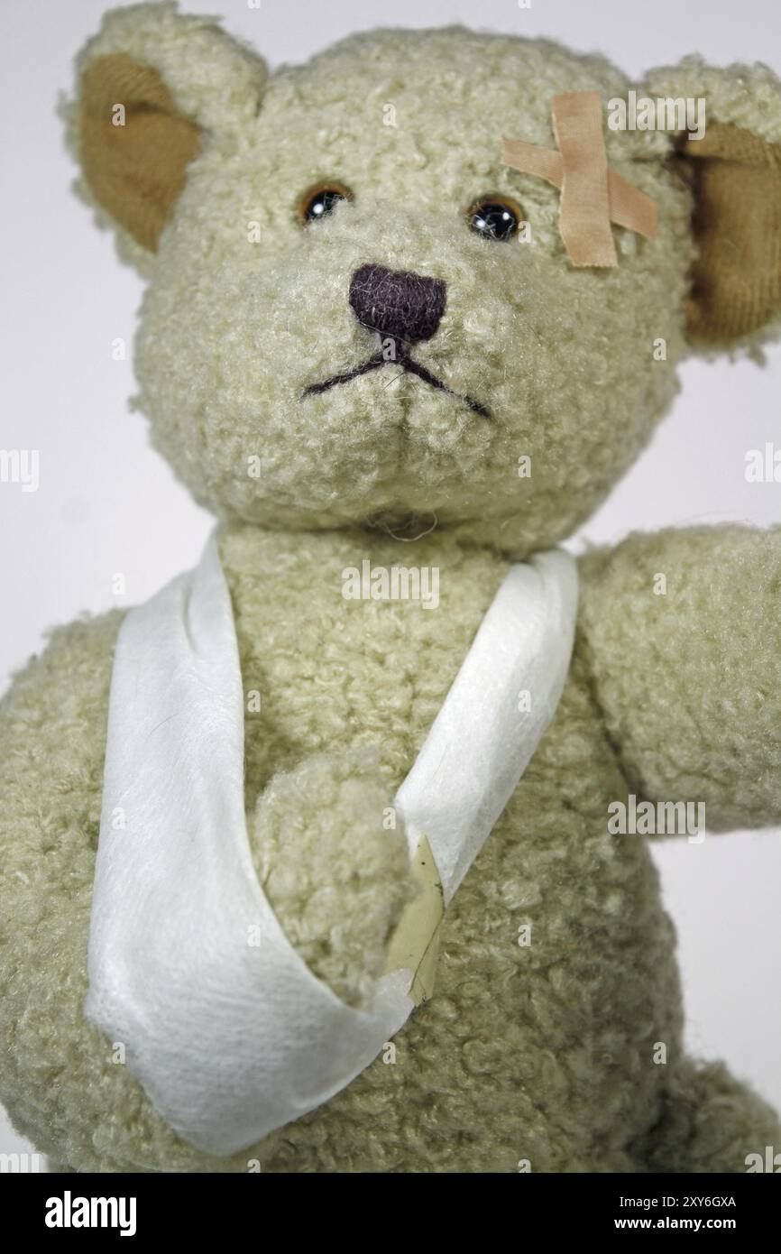 Sling bear hi-res stock photography and images - Alamy