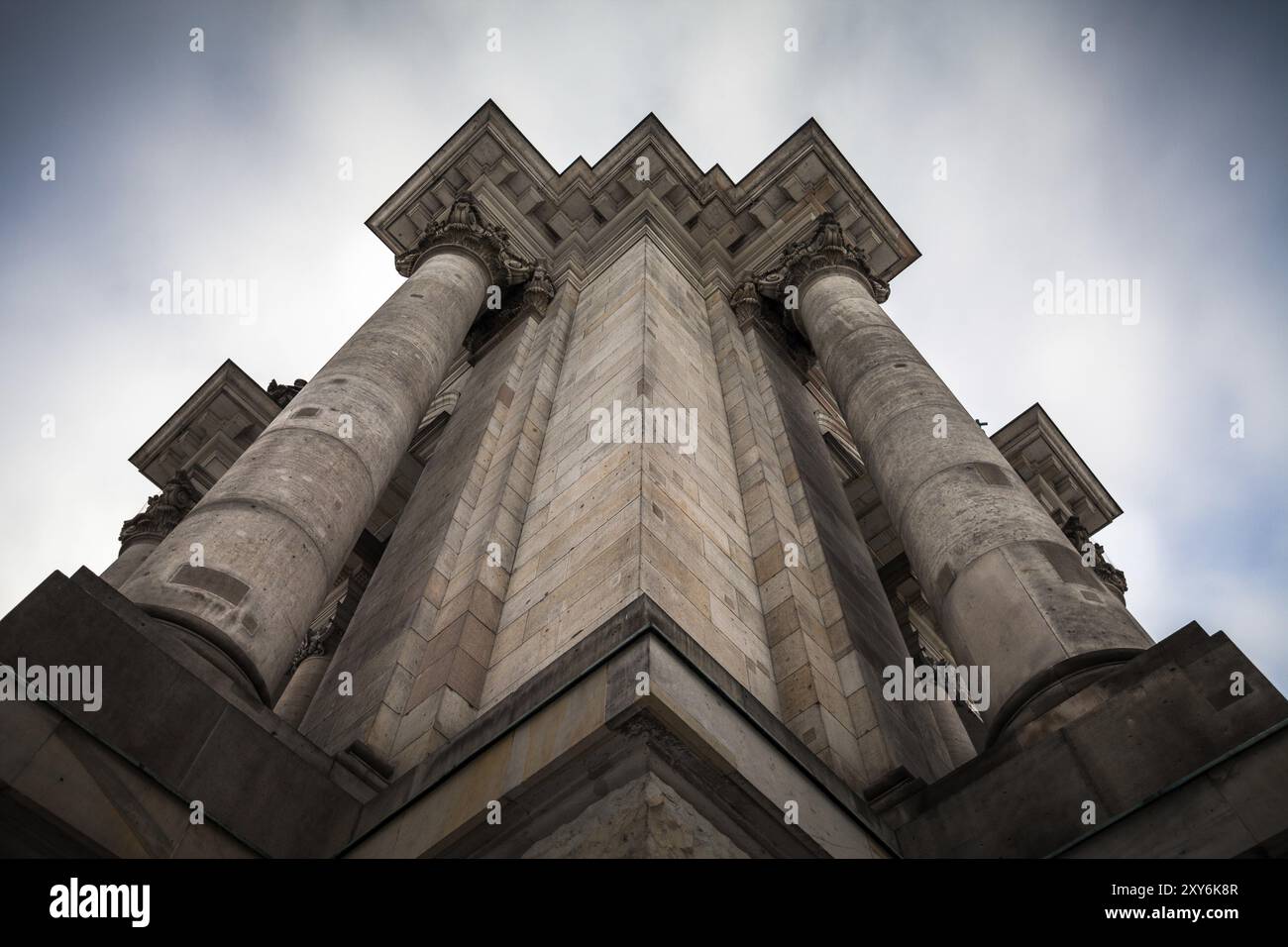 Corner building bottom hi-res stock photography and images - Alamy