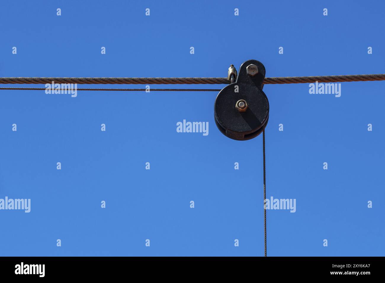 Pulley and wire rope on a ship Stock Photo - Alamy