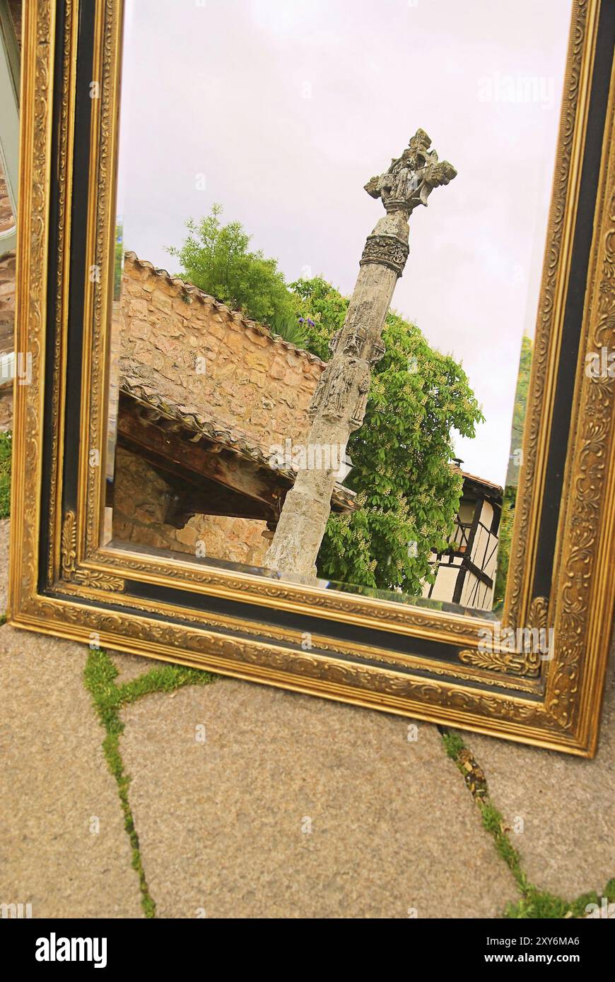 Cross mirror, cross mirror 01 Stock Photo - Alamy