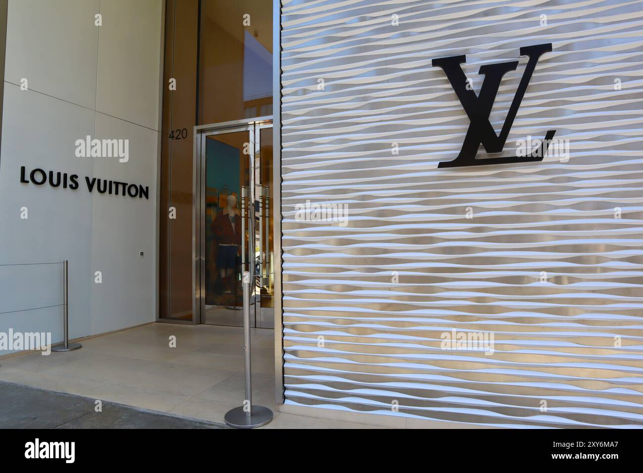 Beverly Hills, California: LOUIS VUITTON fashion store on Rodeo Drive ...