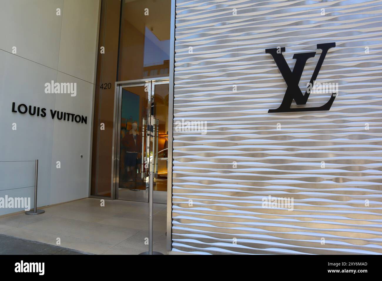 Beverly Hills, California: LOUIS VUITTON fashion store on Rodeo Drive ...