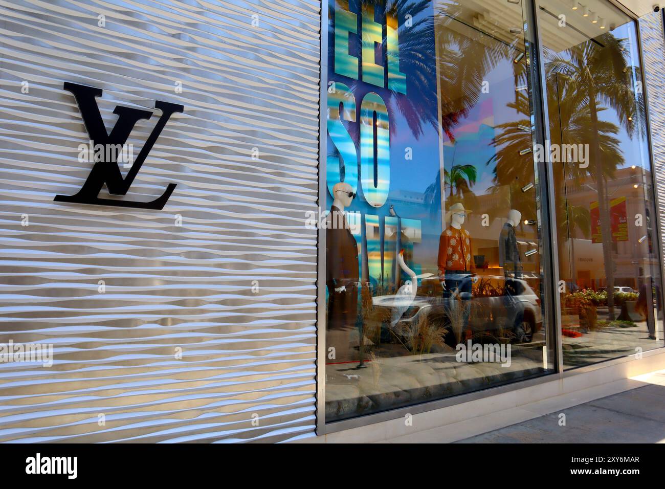 Beverly Hills, California: LOUIS VUITTON fashion store on Rodeo Drive ...
