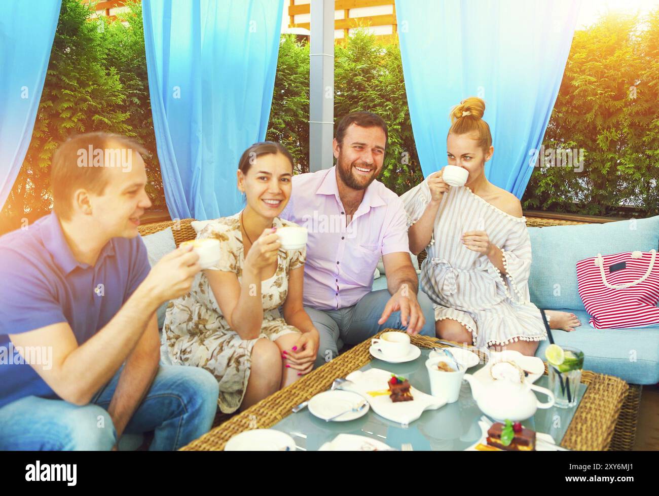 Five friends still hi-res stock photography and images - Alamy