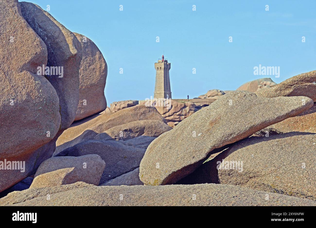 Rocks and lighhouse against the sky, Rocks and lighthouse, Phare de Men ...