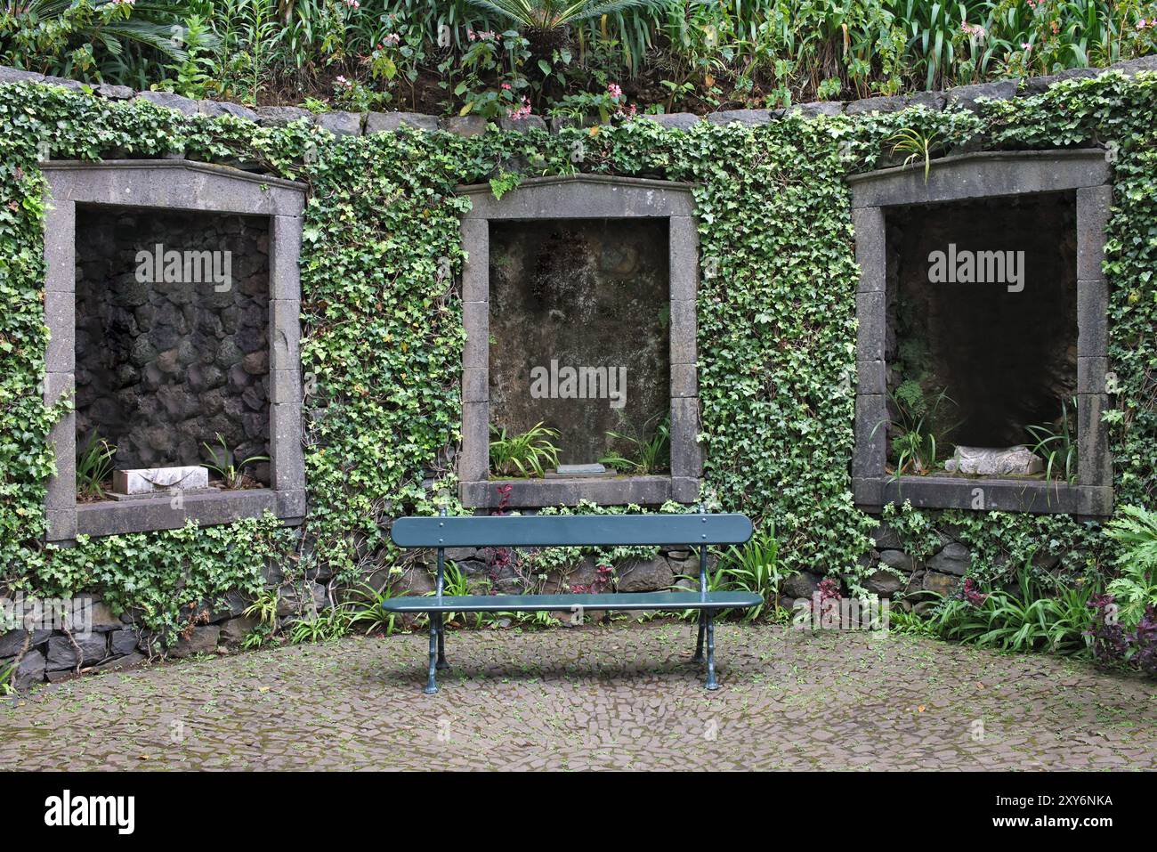 Niches for statues hi-res stock photography and images - Alamy