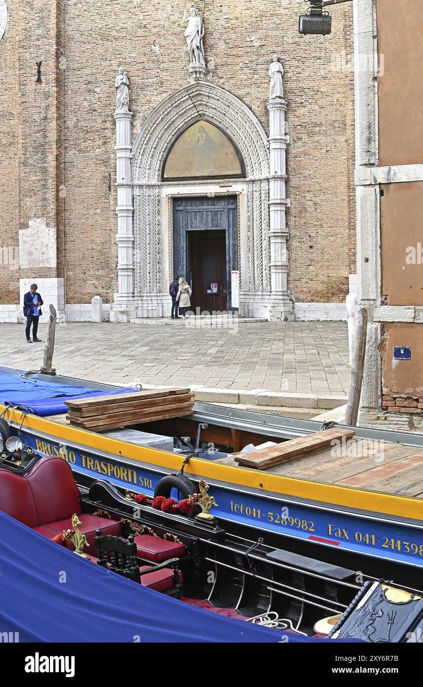 Venice frari church portal hi-res stock photography and images - Alamy