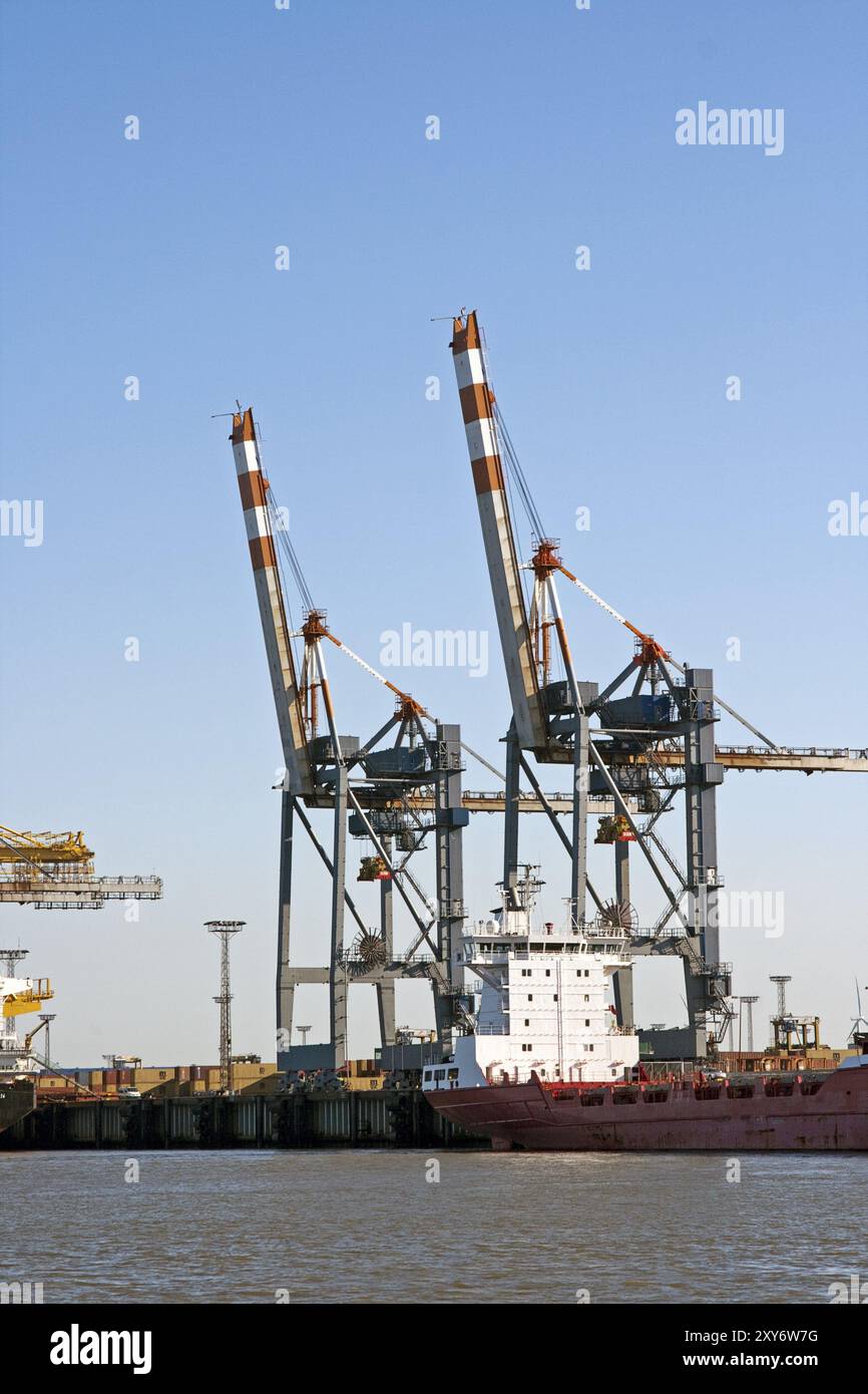 Loading of container ships Stock Photo - Alamy