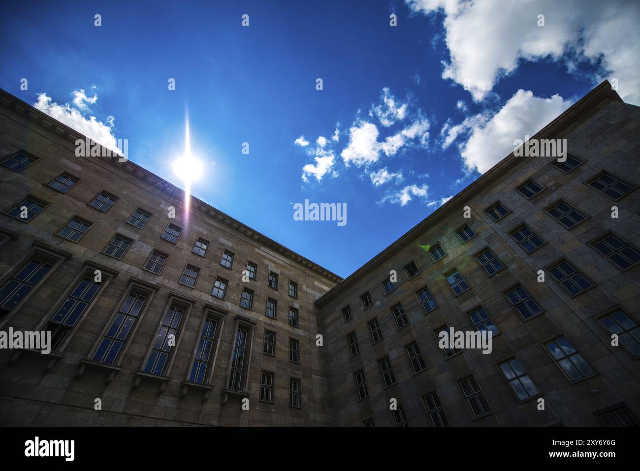 Symmetrical facade hi-res stock photography and images - Alamy