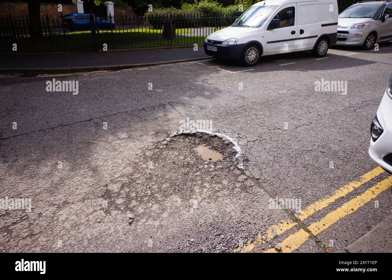Mending pot holes hi-res stock photography and images - Alamy