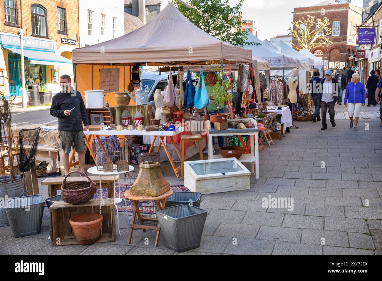 Pavement stalls hi-res stock photography and images - Alamy