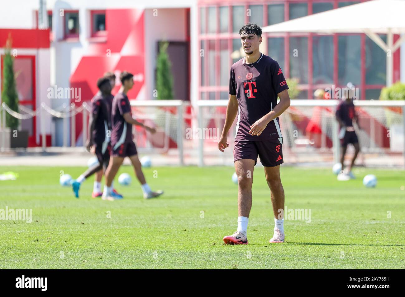 Aleksandar Pavlovic (FC Bayern Muenchen, 45), Oeffentliches Training ...