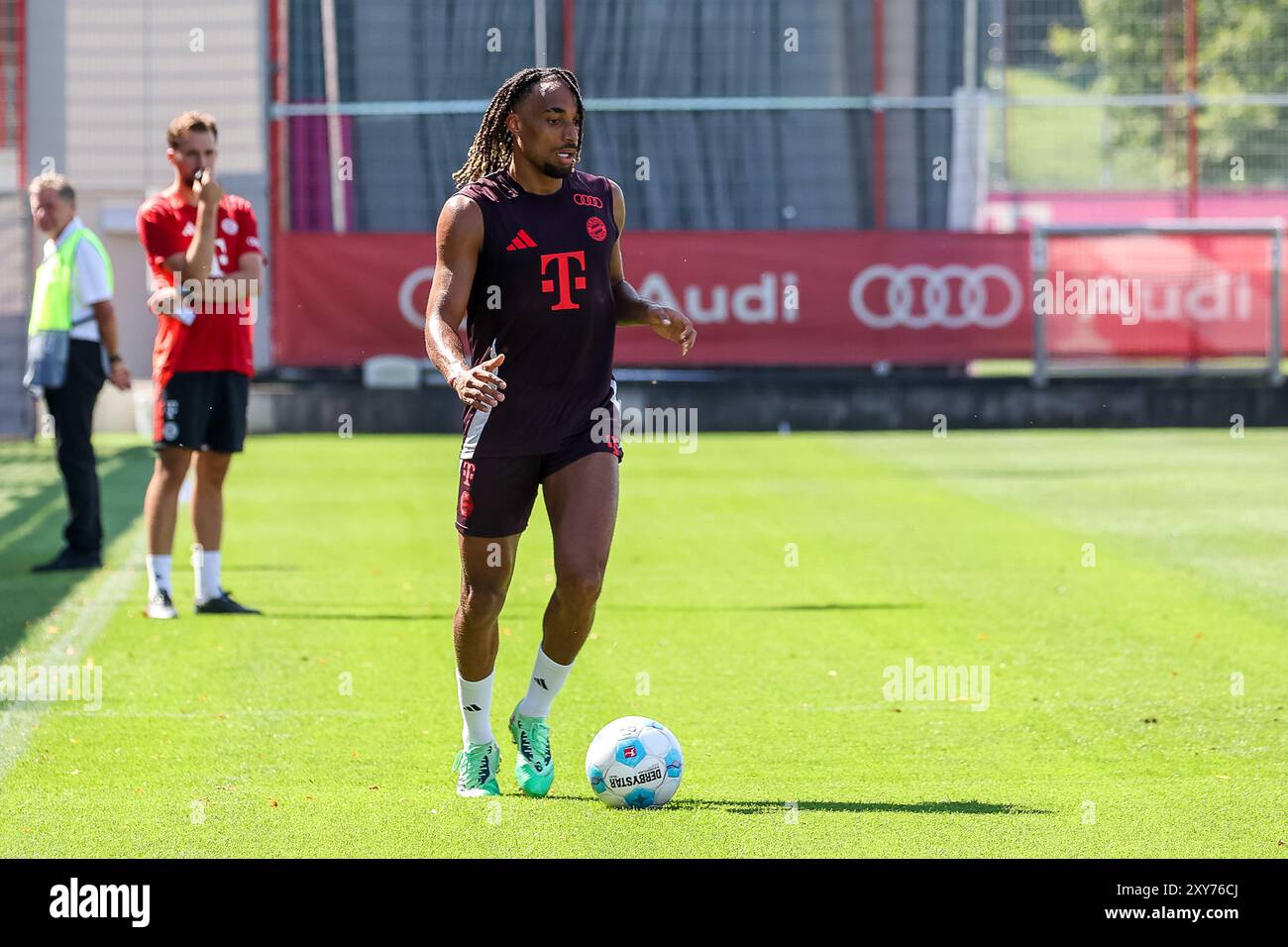 Sacha Boey (FC Bayern Muenchen, 23), Oeffentliches Training, FC Bayern ...