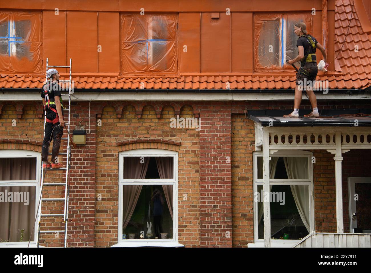 Tiled roof painting hi-res stock photography and images - Alamy