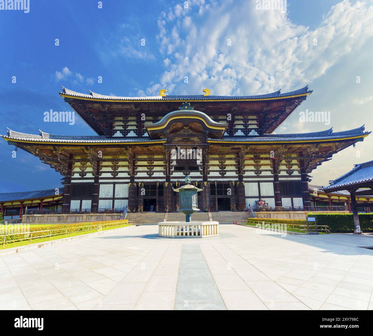 Wide path leading to front exterior facade of Great Buddha Hall ...