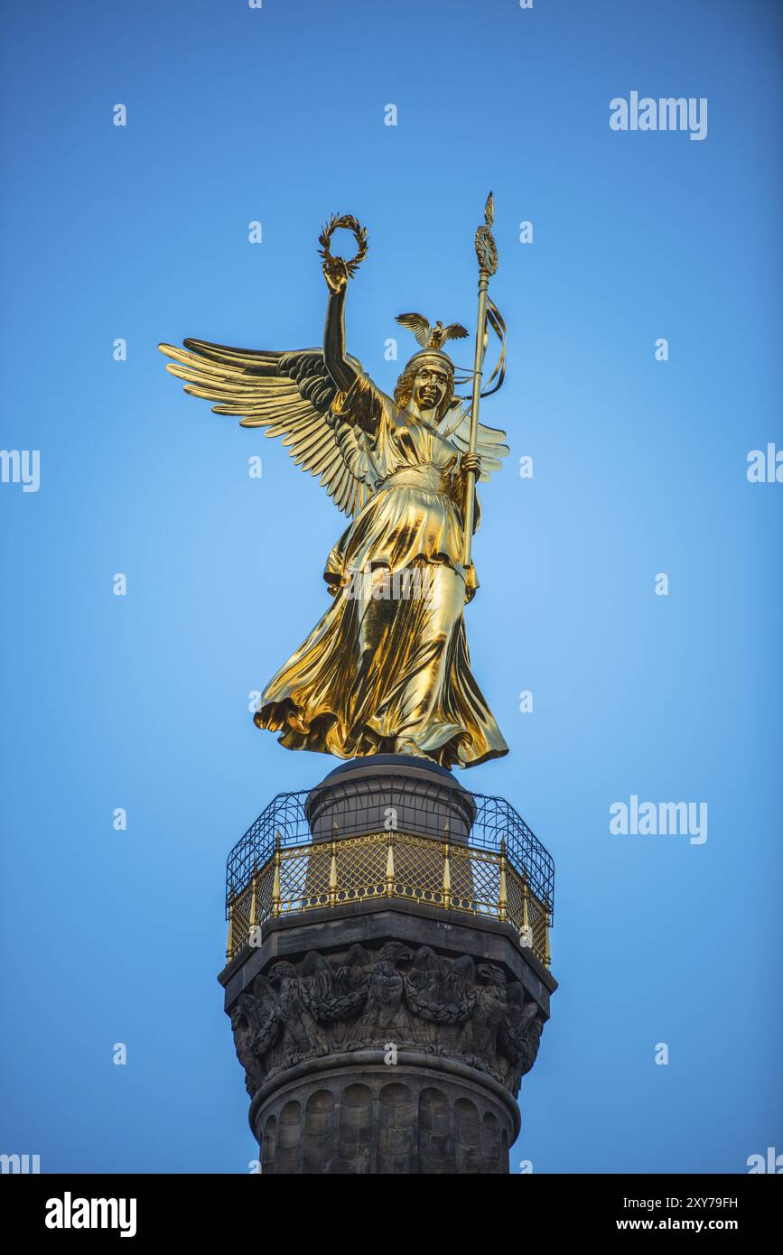 Nike statue hi-res stock photography and images - Alamy