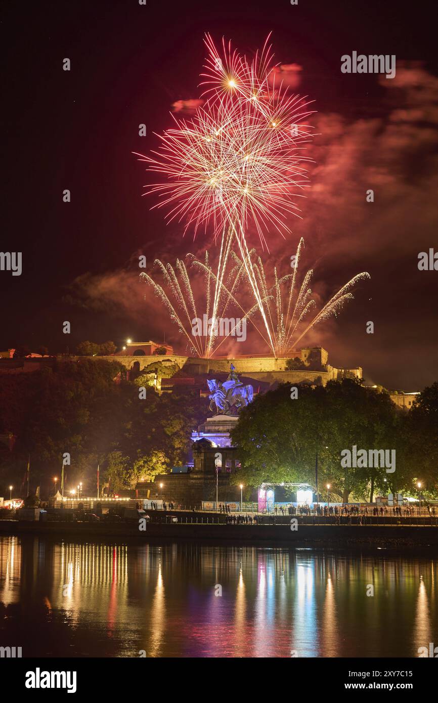 Spectacle colorful castle fireworks in hi-res stock photography and ...