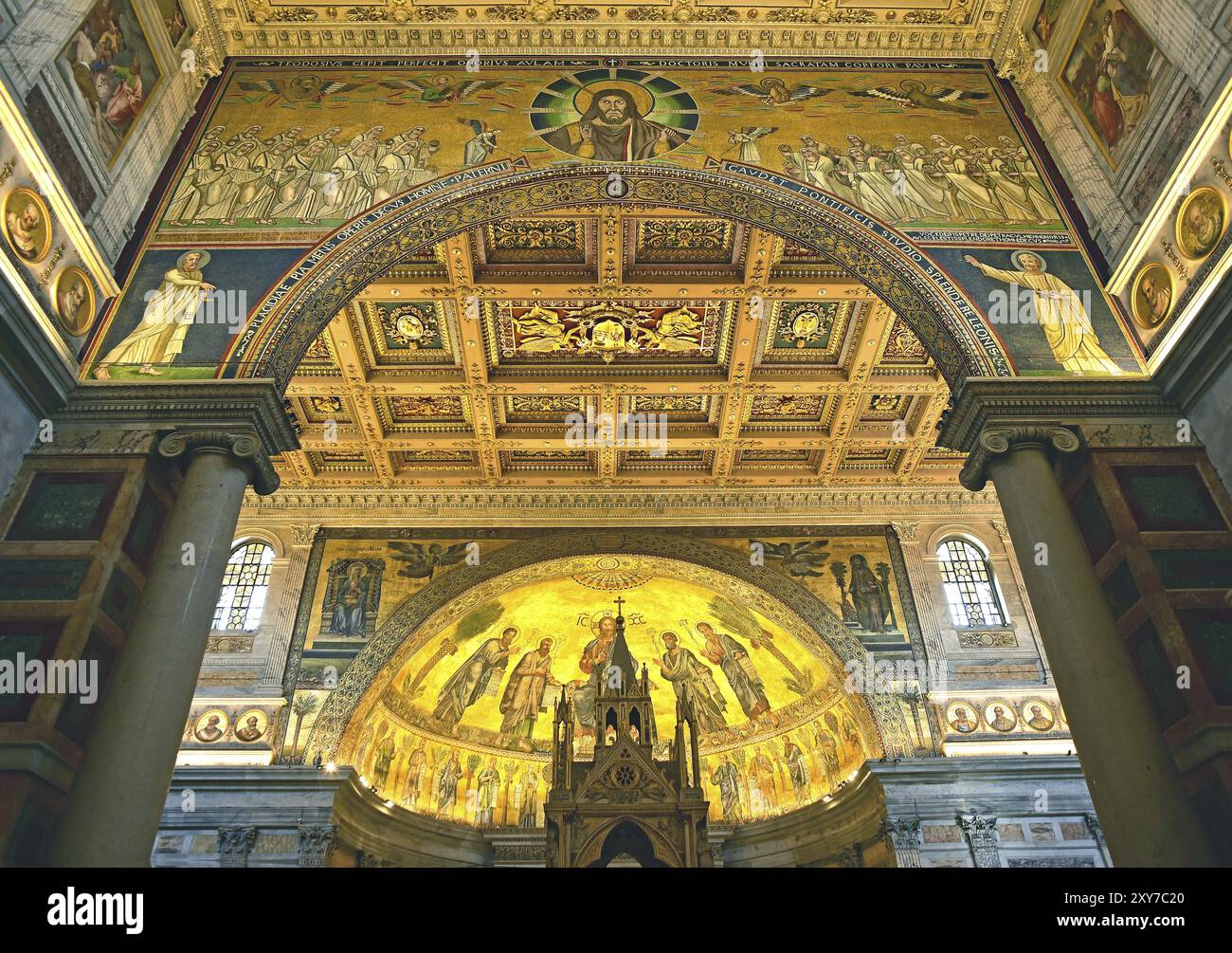 Triumphal arch and mosaic in the apse, lighting Stock Photo - Alamy