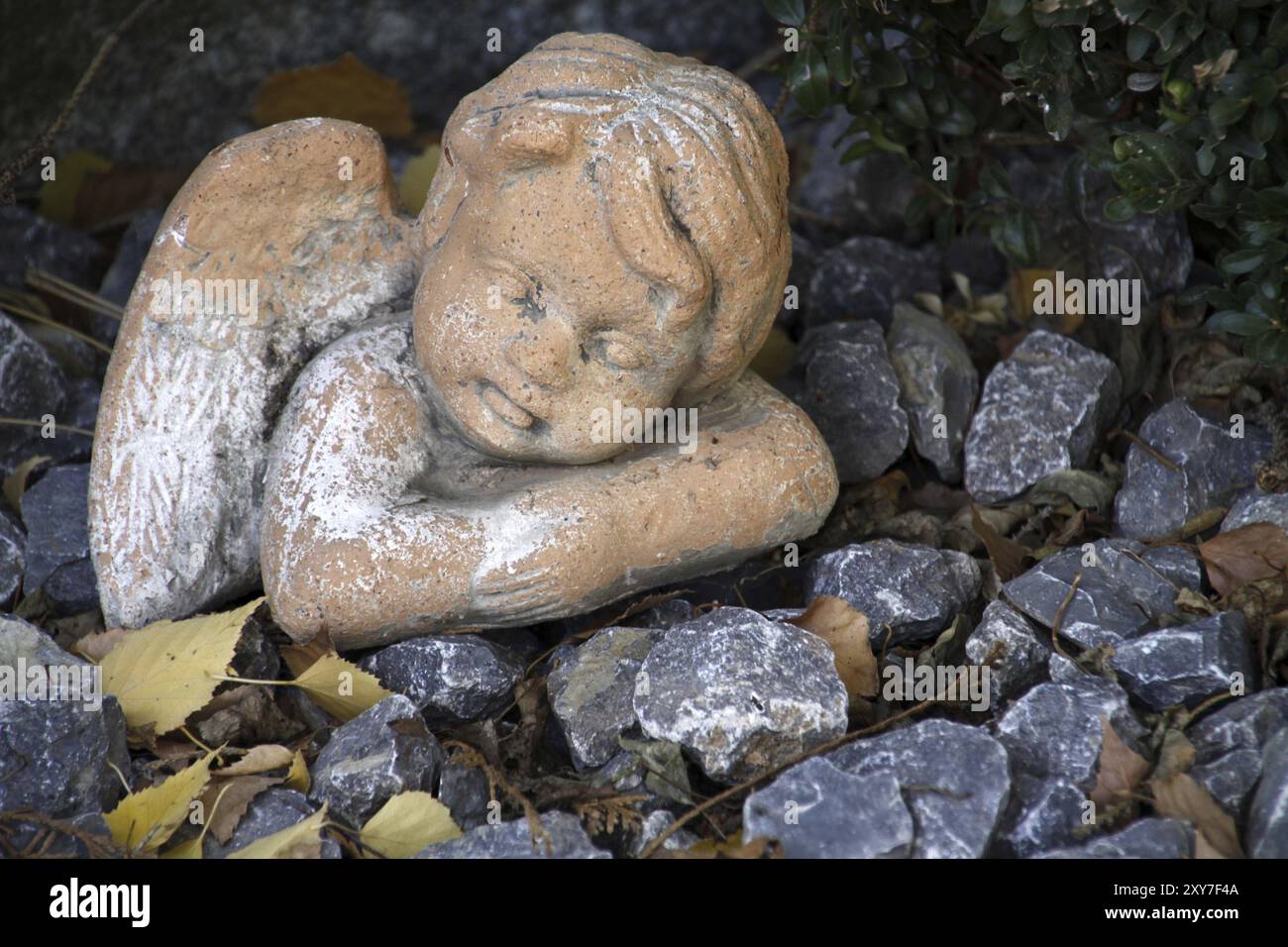 Angel figure on a grave Stock Photo - Alamy