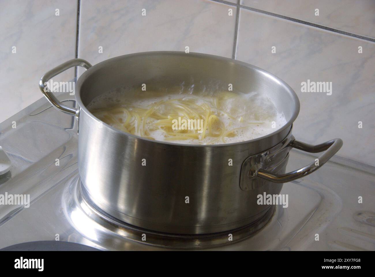 Empty pot noodle hi-res stock photography and images - Alamy