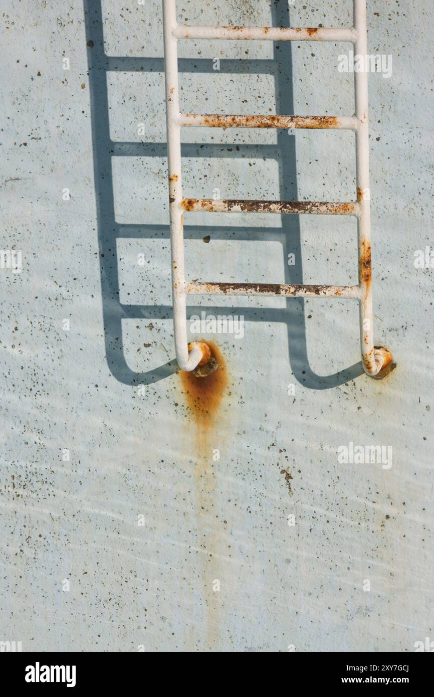 Rusty pool hi-res stock photography and images - Alamy