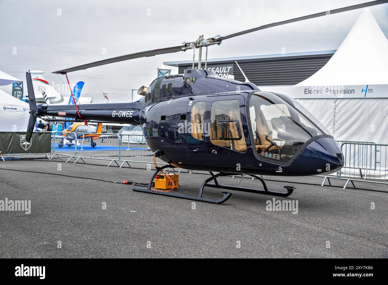 Bell 505 jet ranger x helicopter hi-res stock photography and images ...