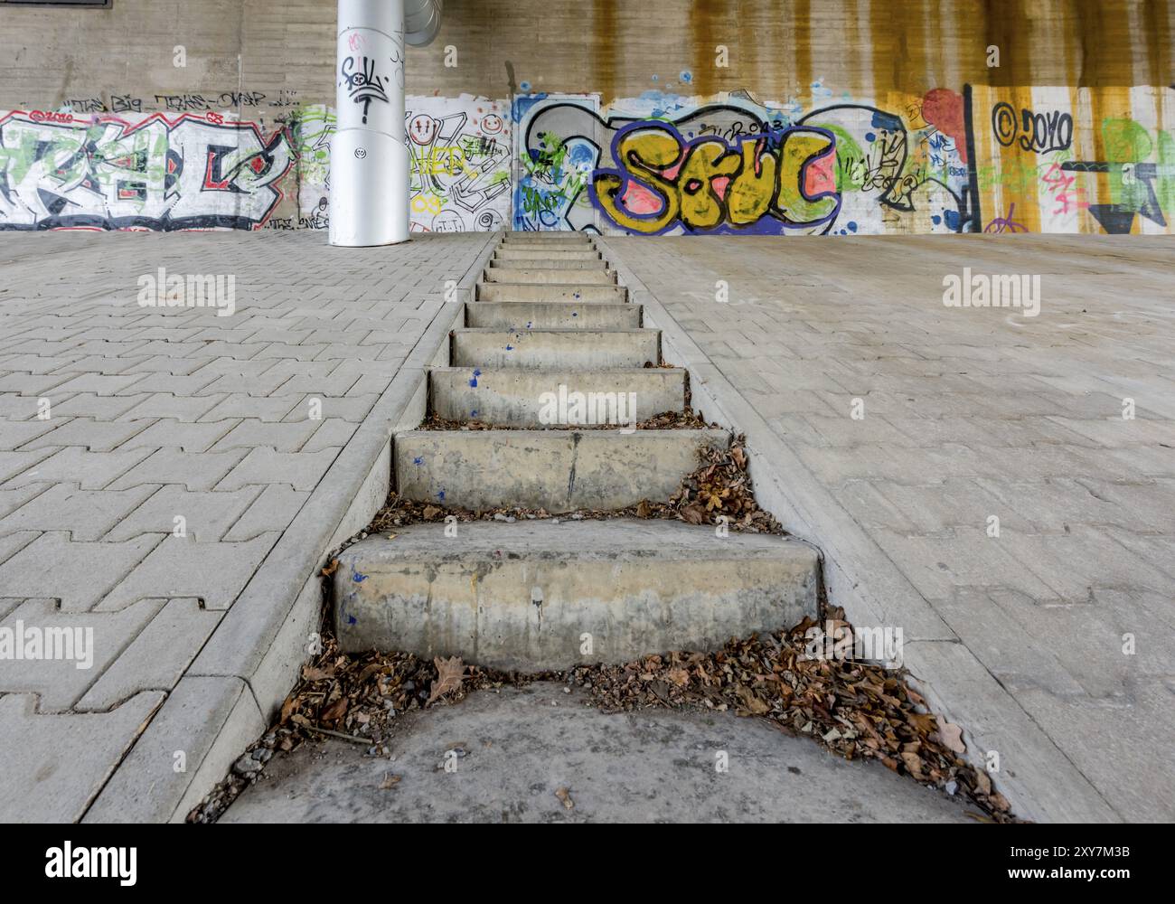 Graffiti stairway steps stairs hi-res stock photography and images - Alamy