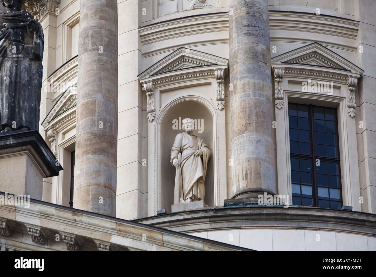 Stone statue of a philosopher in a niche Stock Photo - Alamy