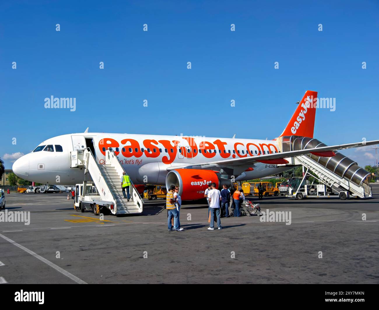 Easyjet airline livery aircraft airplane hi-res stock photography and ...