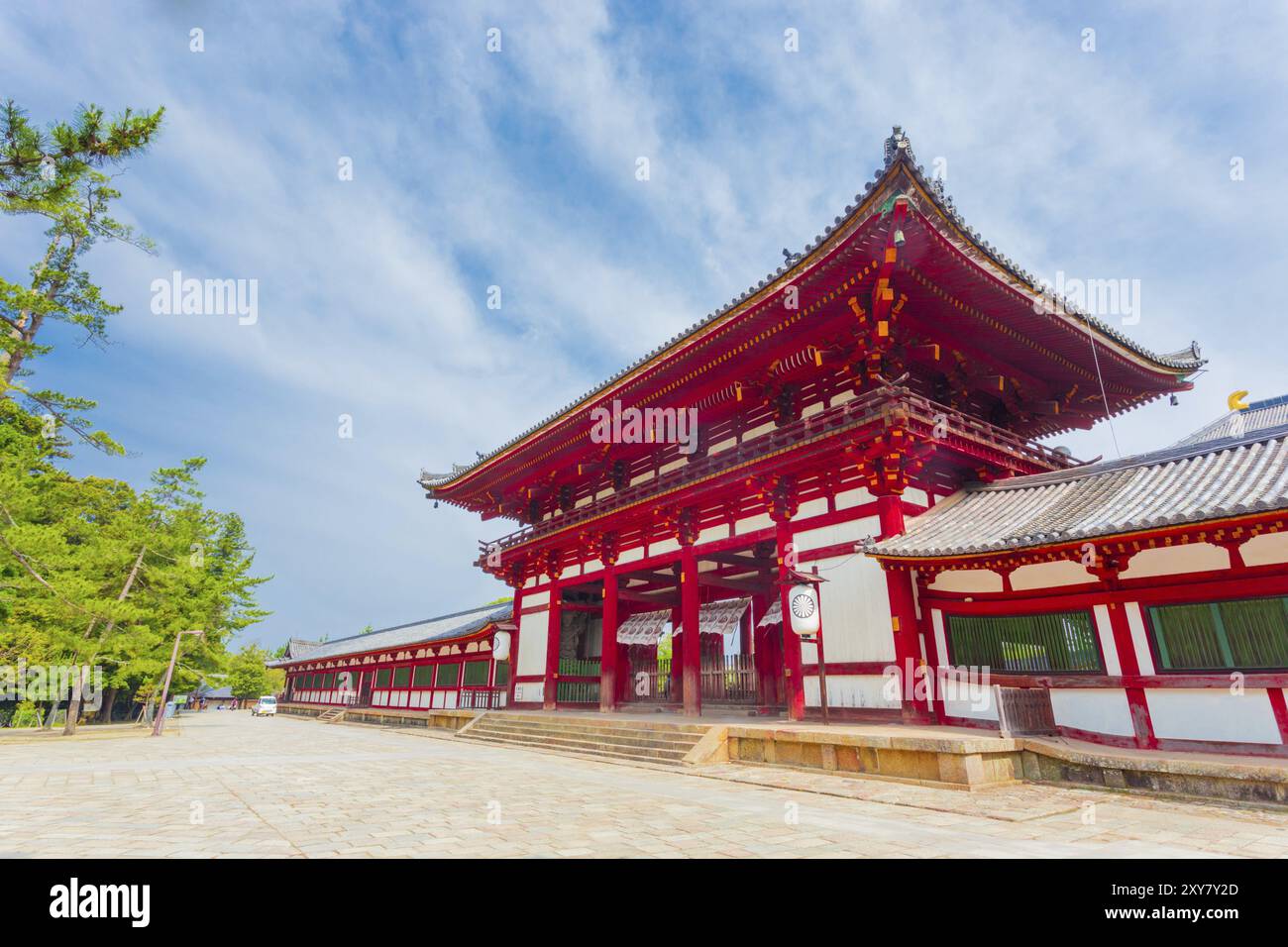 Angled front red gate ro-mon entrance to historic Todai-ji, Todaiji ...