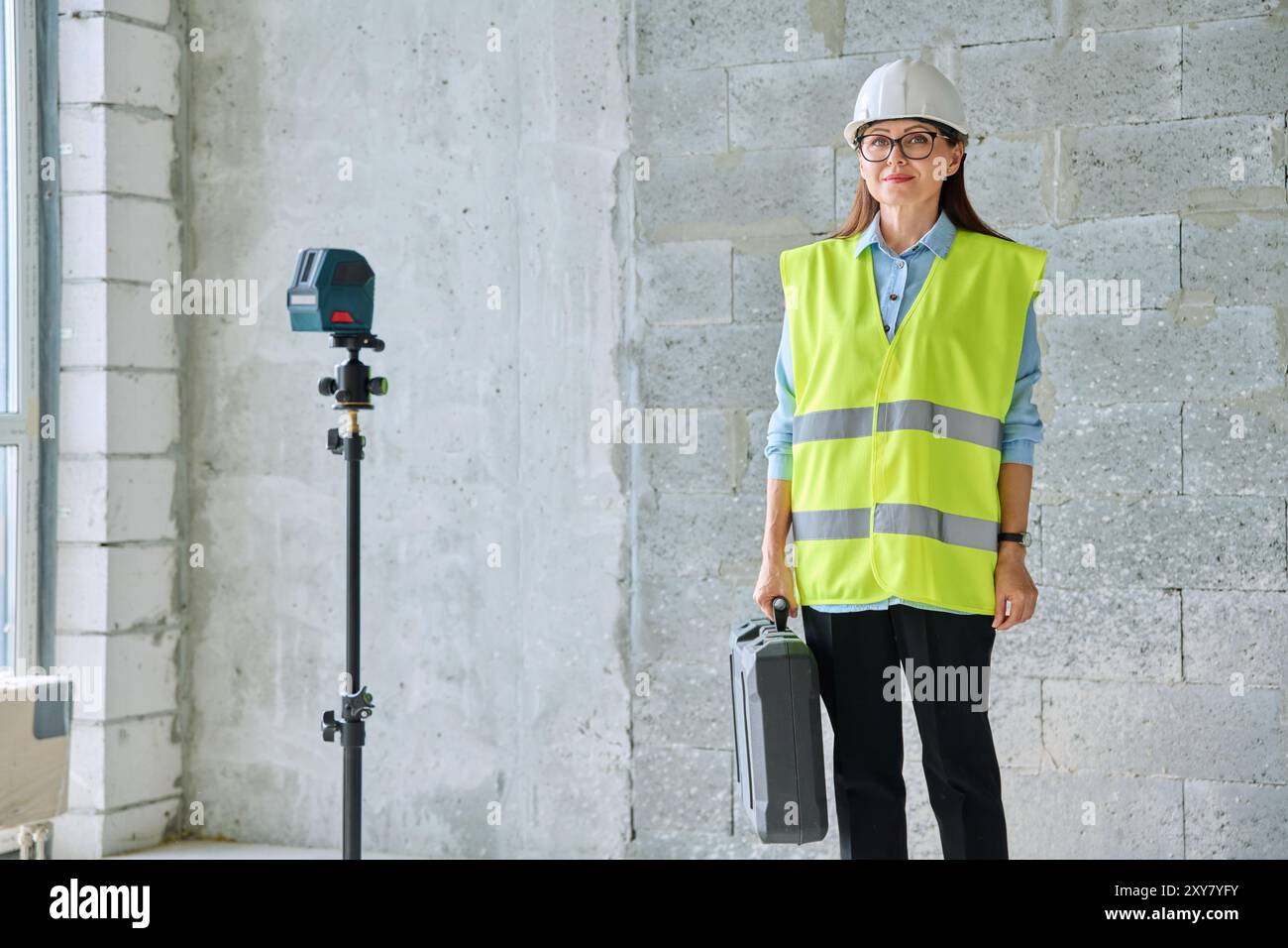 Portrait female technical worker hi-res stock photography and images ...