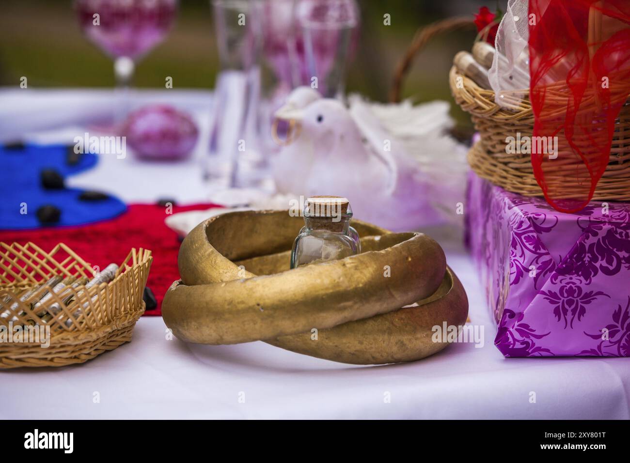 Intertwined rings hi-res stock photography and images - Alamy