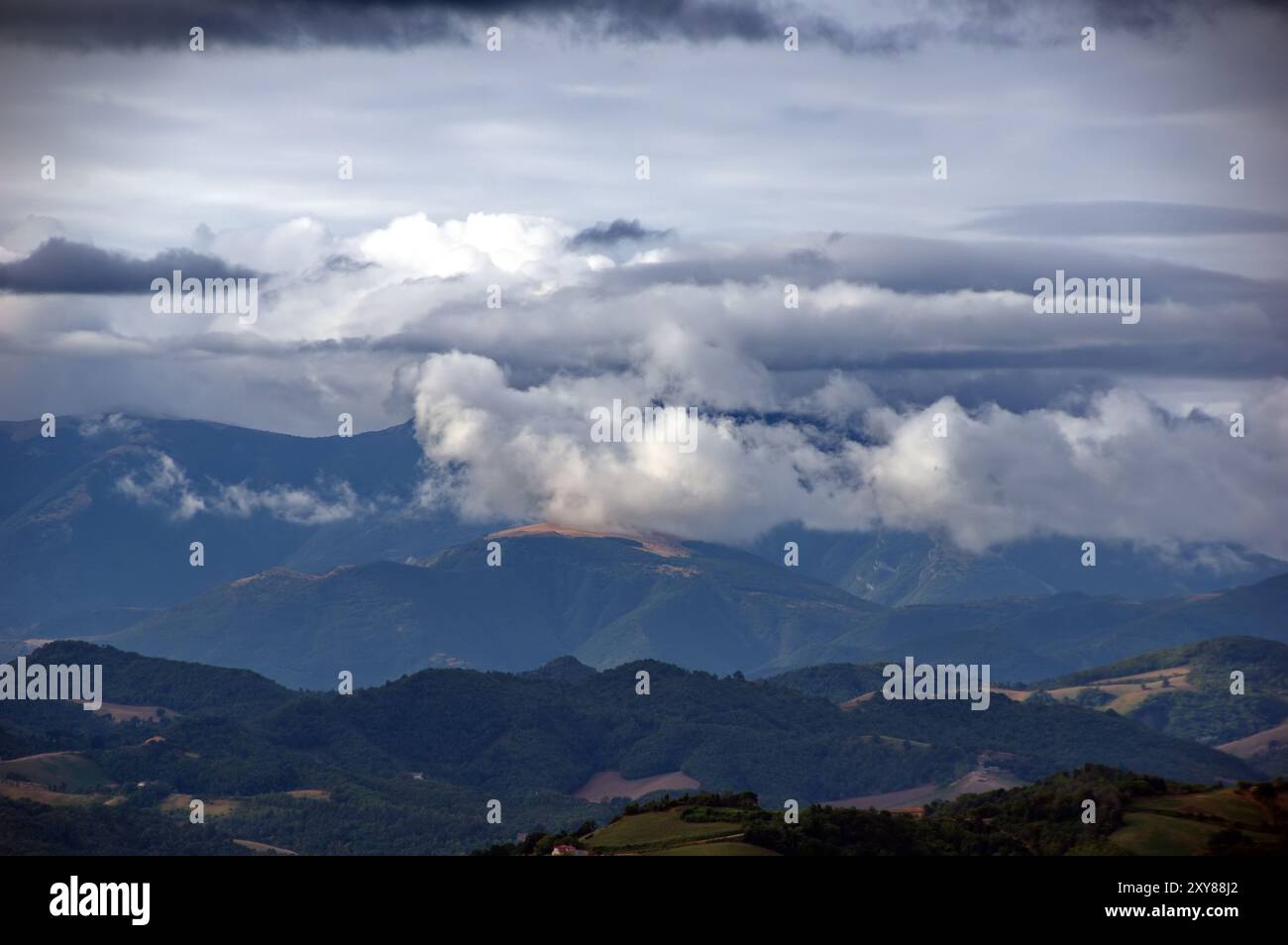 Colline sotto hi-res stock photography and images - Alamy
