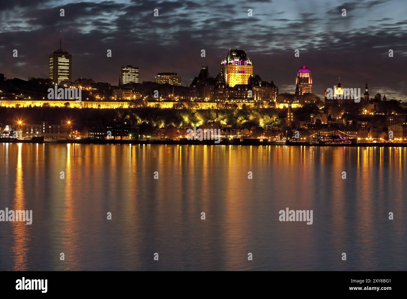 Quebec by night Stock Photo - Alamy