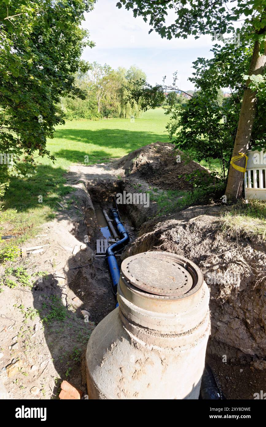 Work on a drainage system for the city drainage system with a new pipe ...