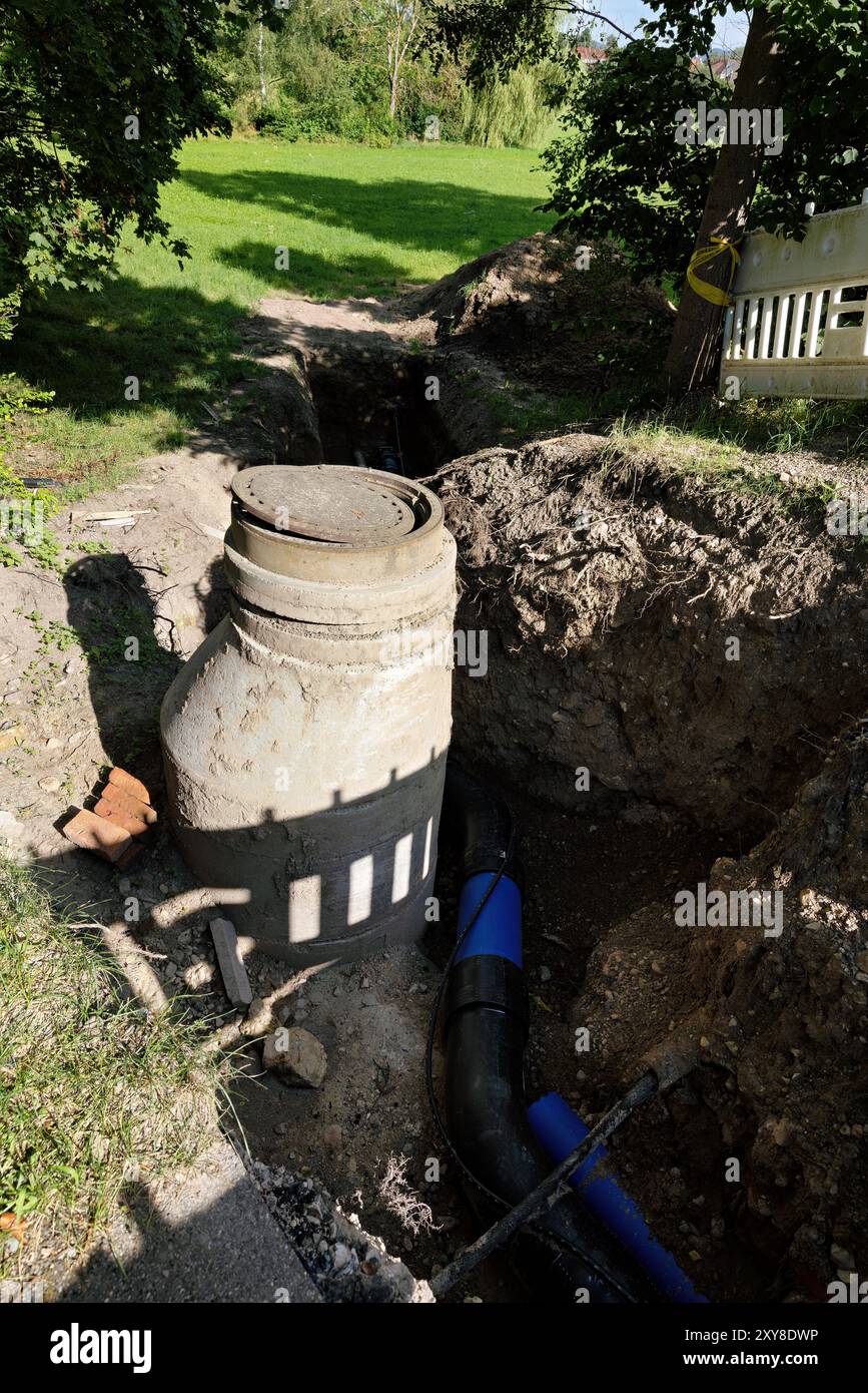 Work on a drainage system for the city drainage system with a new pipe ...