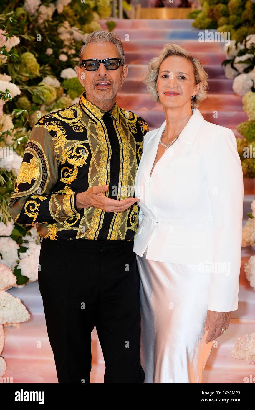 Jeff Goldblum and Janet McTeer during the photocall at Old Sessions ...